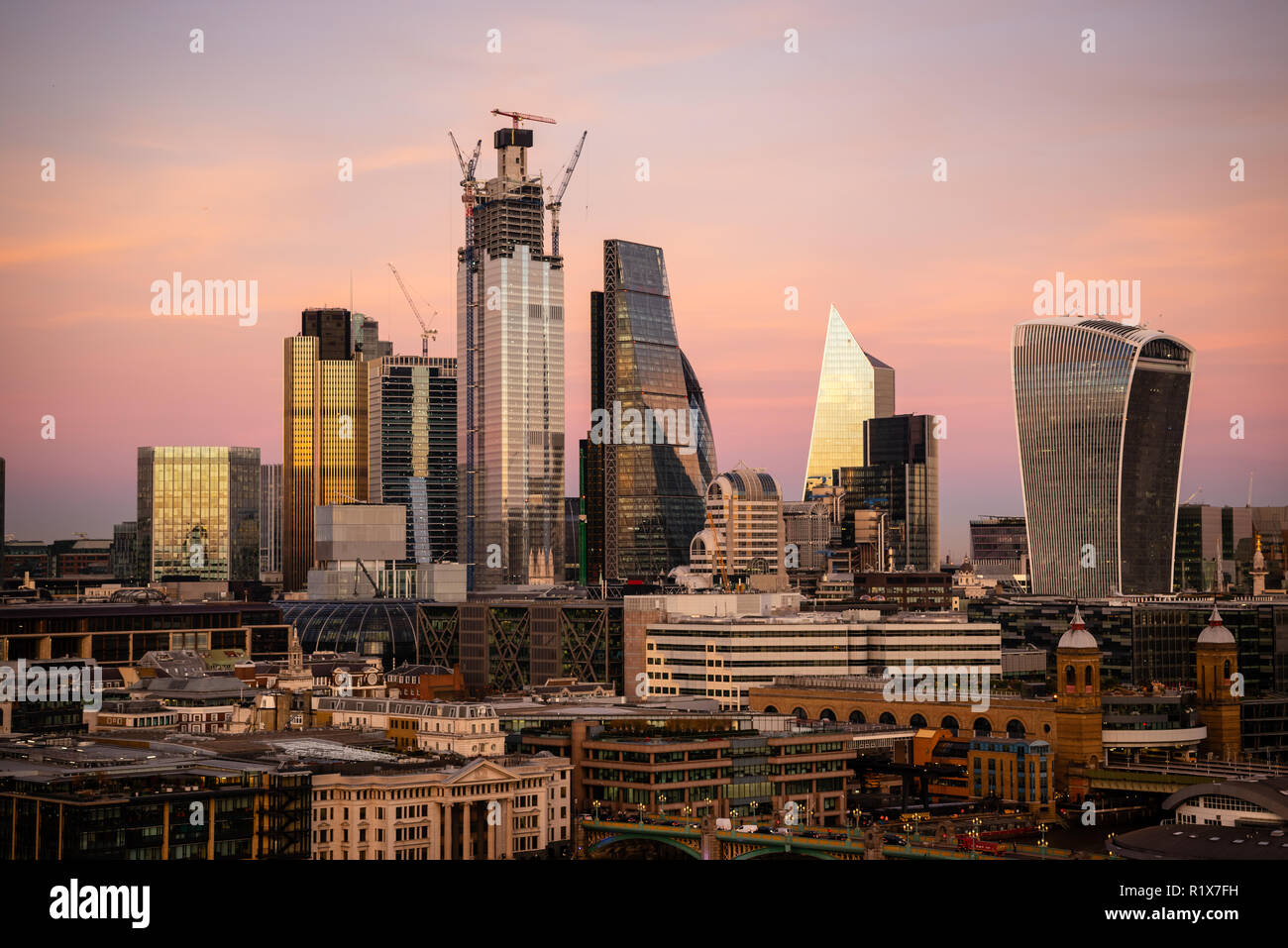 Pink skyline hi-res stock photography and images - Alamy