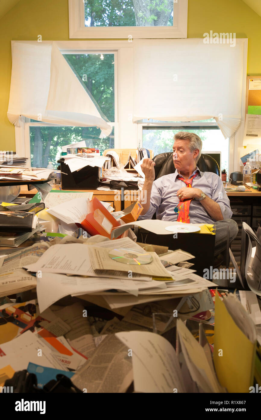 Clutter desk businessman hi-res stock photography and images - Alamy