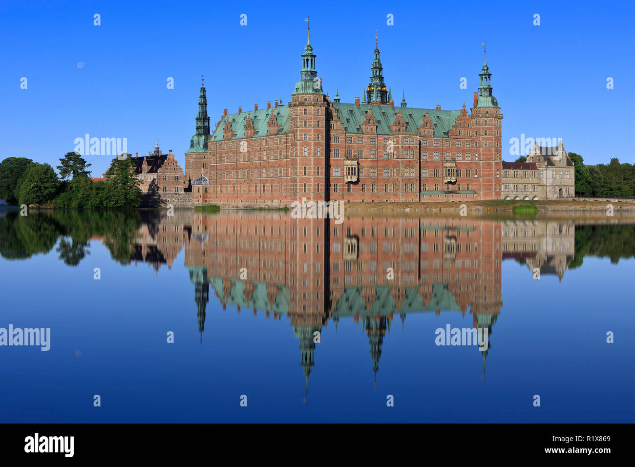 The truly beautiful and majestic 17th-century Frederiksborg Castle ...