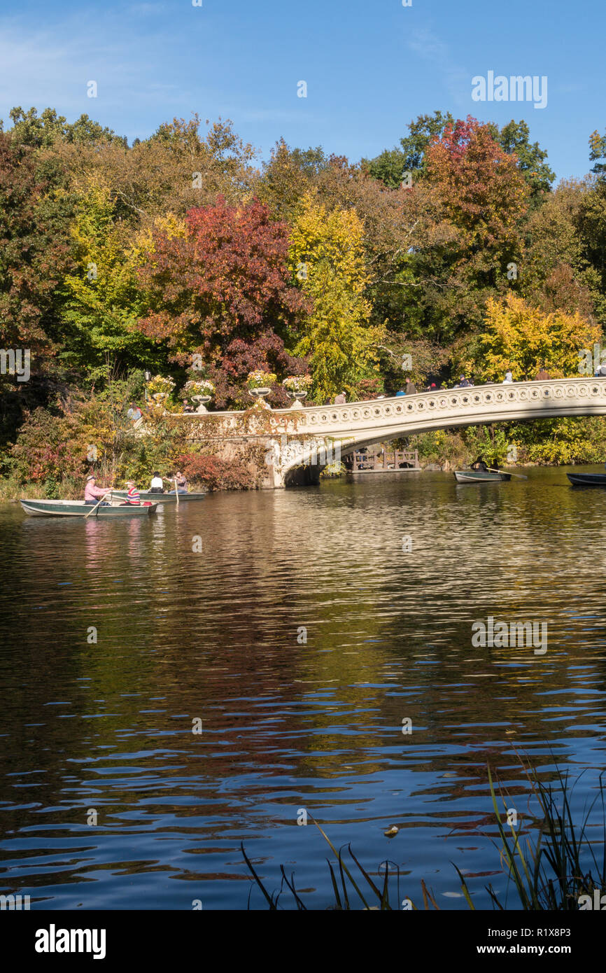 Bow Bridge is a famous landmark in Central Park, NYC, USA Stock Photo ...