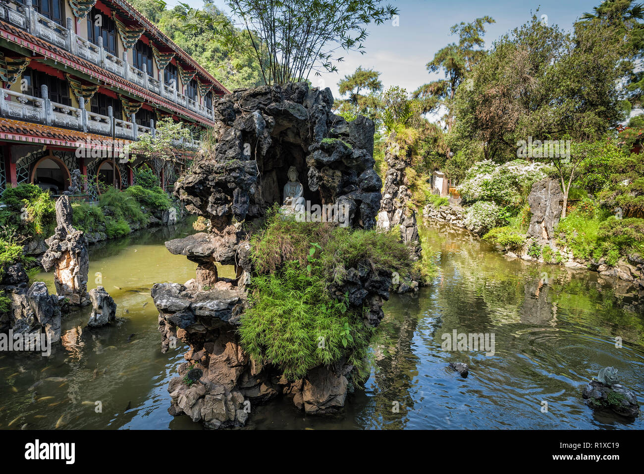 Sam Poh Tong Temple, Ipoh, Malaysia - It is the biggest cave temple in ...