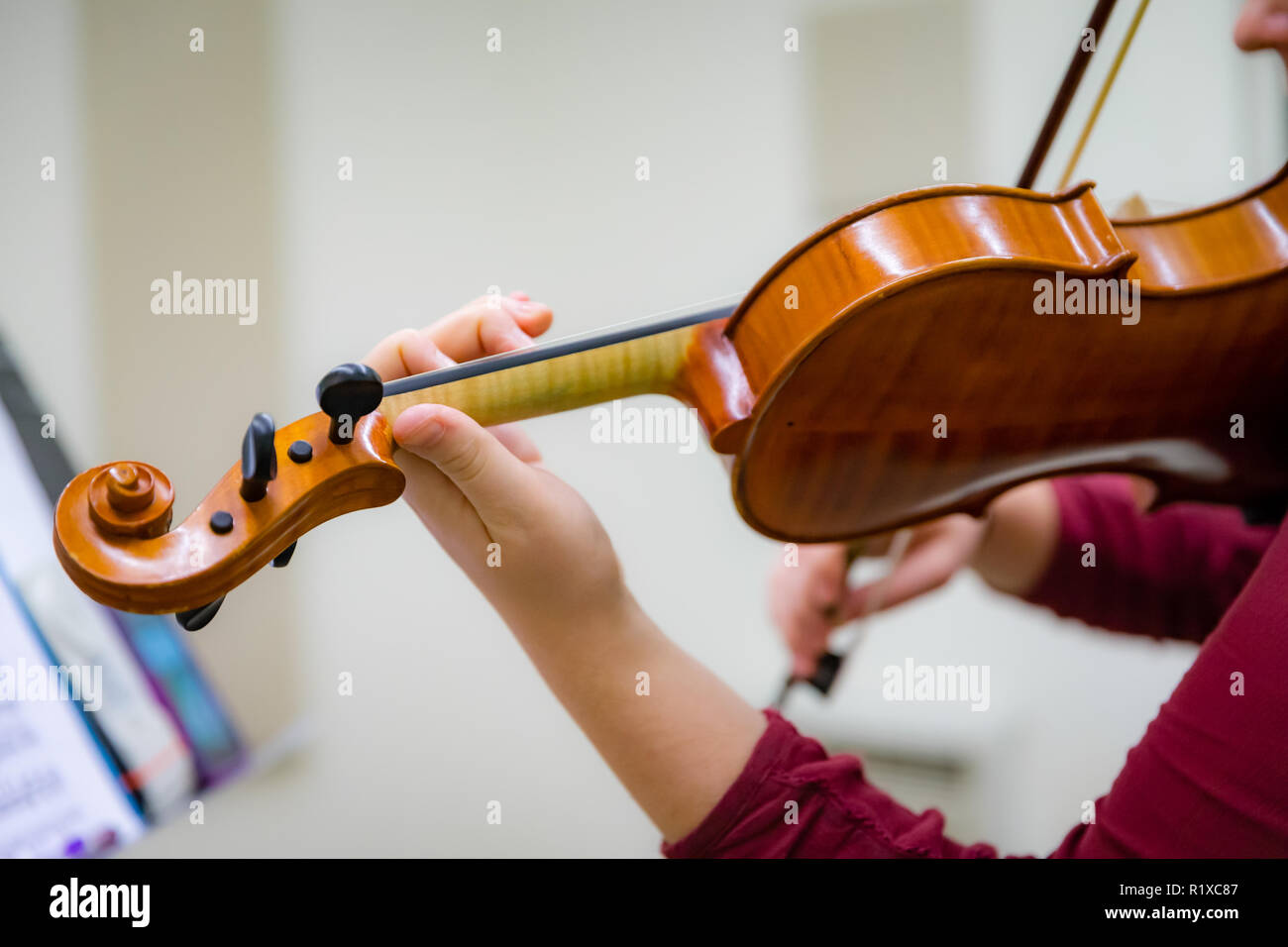 Close up of hand on neck of violin from behind Stock Photo - Alamy