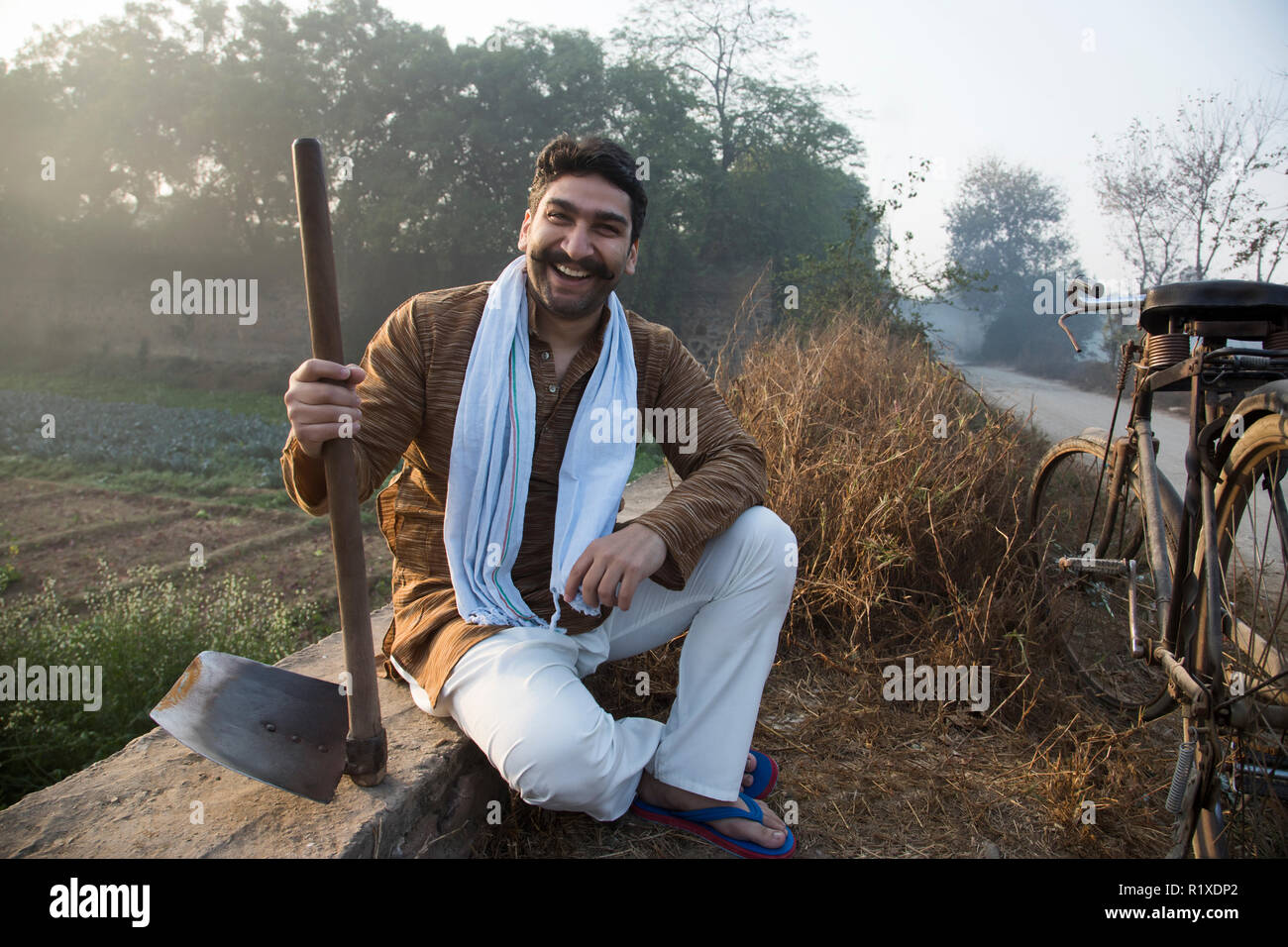 Man spade hi-res stock photography and images - Alamy