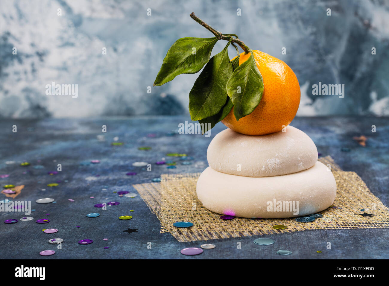 Traditional japanese kagami mochi Stock Photo - Alamy