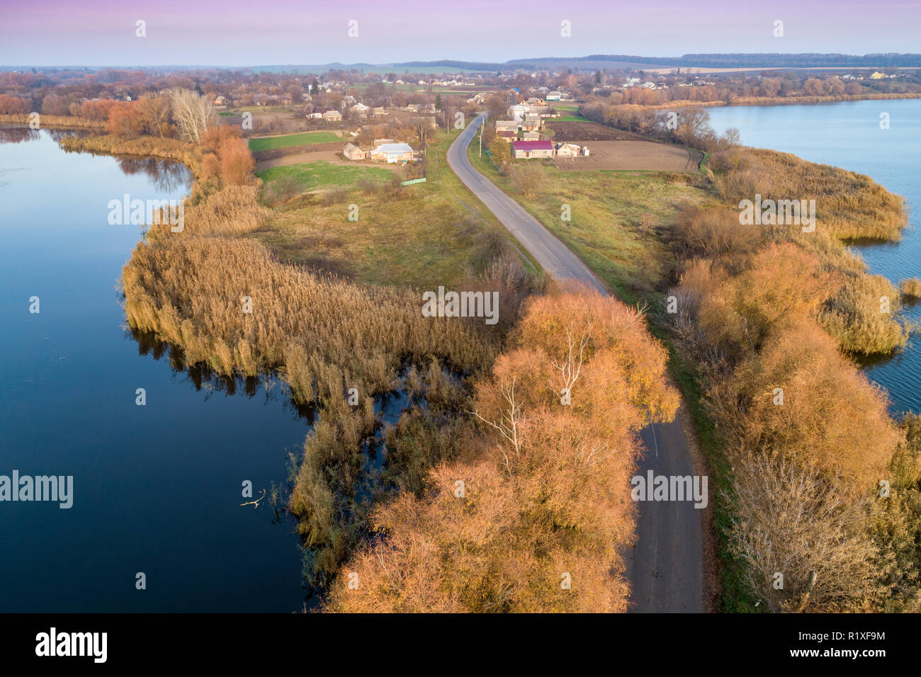 “the village between the lakes hi-res stock photography and images - Alamy