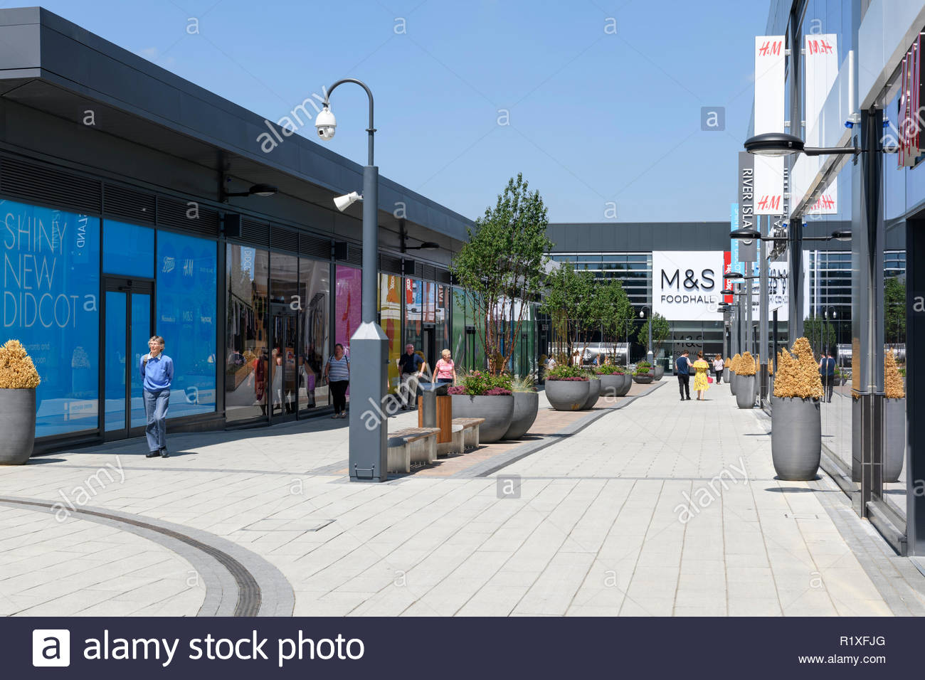 Shopping Centre Glass Fronts High Resolution Stock Photography and ...