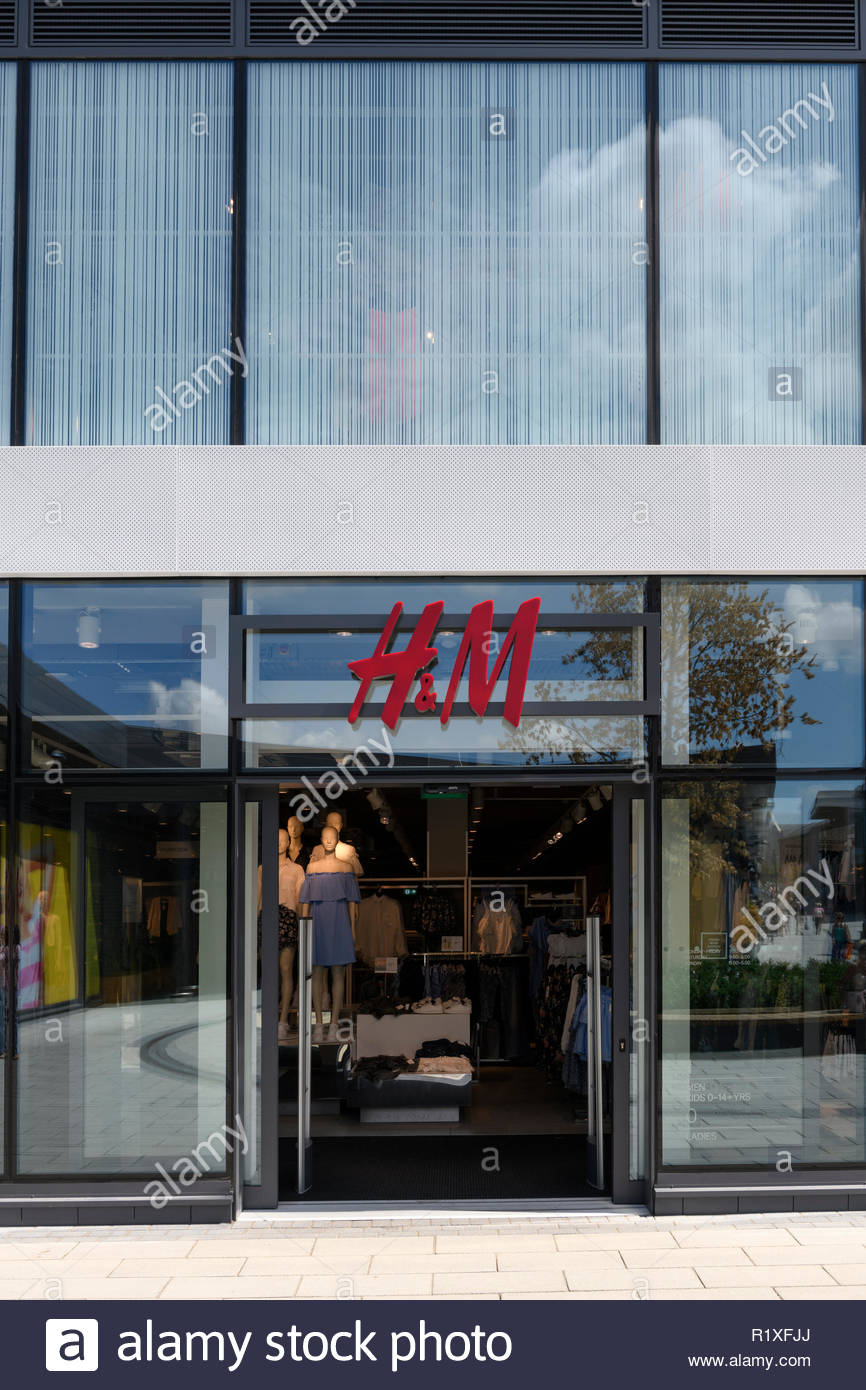 Shopping Centre Glass Fronts High Resolution Stock Photography and ...