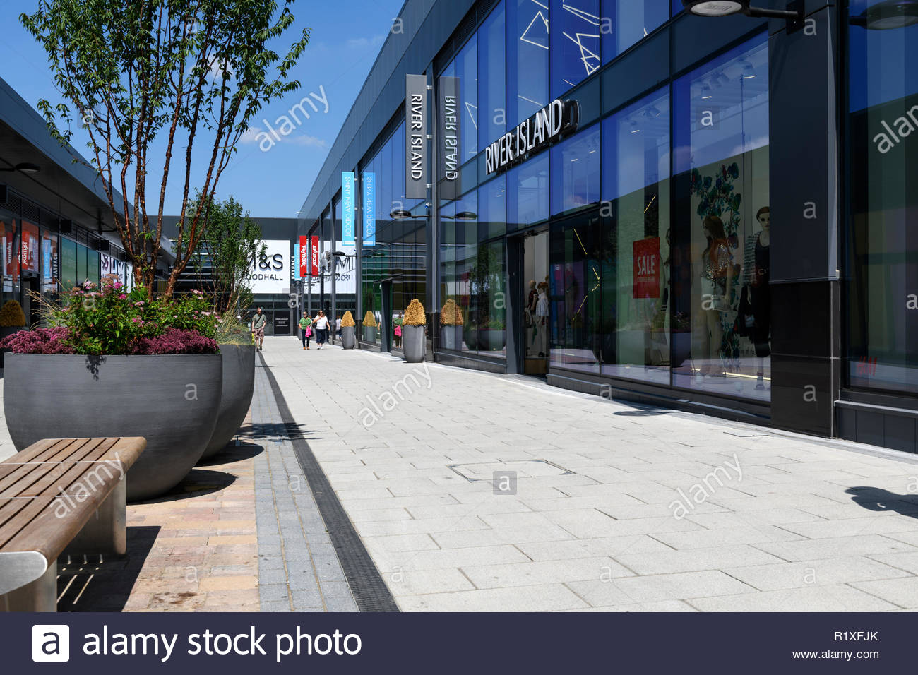Shopping Centre Glass Fronts High Resolution Stock Photography and ...