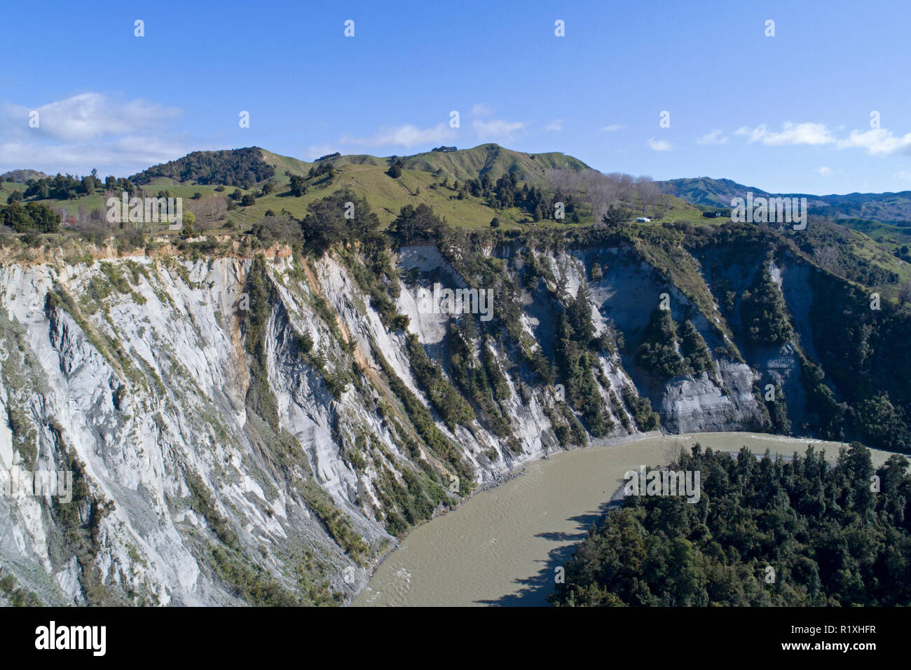 Rangitikei River and white cliffs, near Mangaweka, Rangitikei, North ...