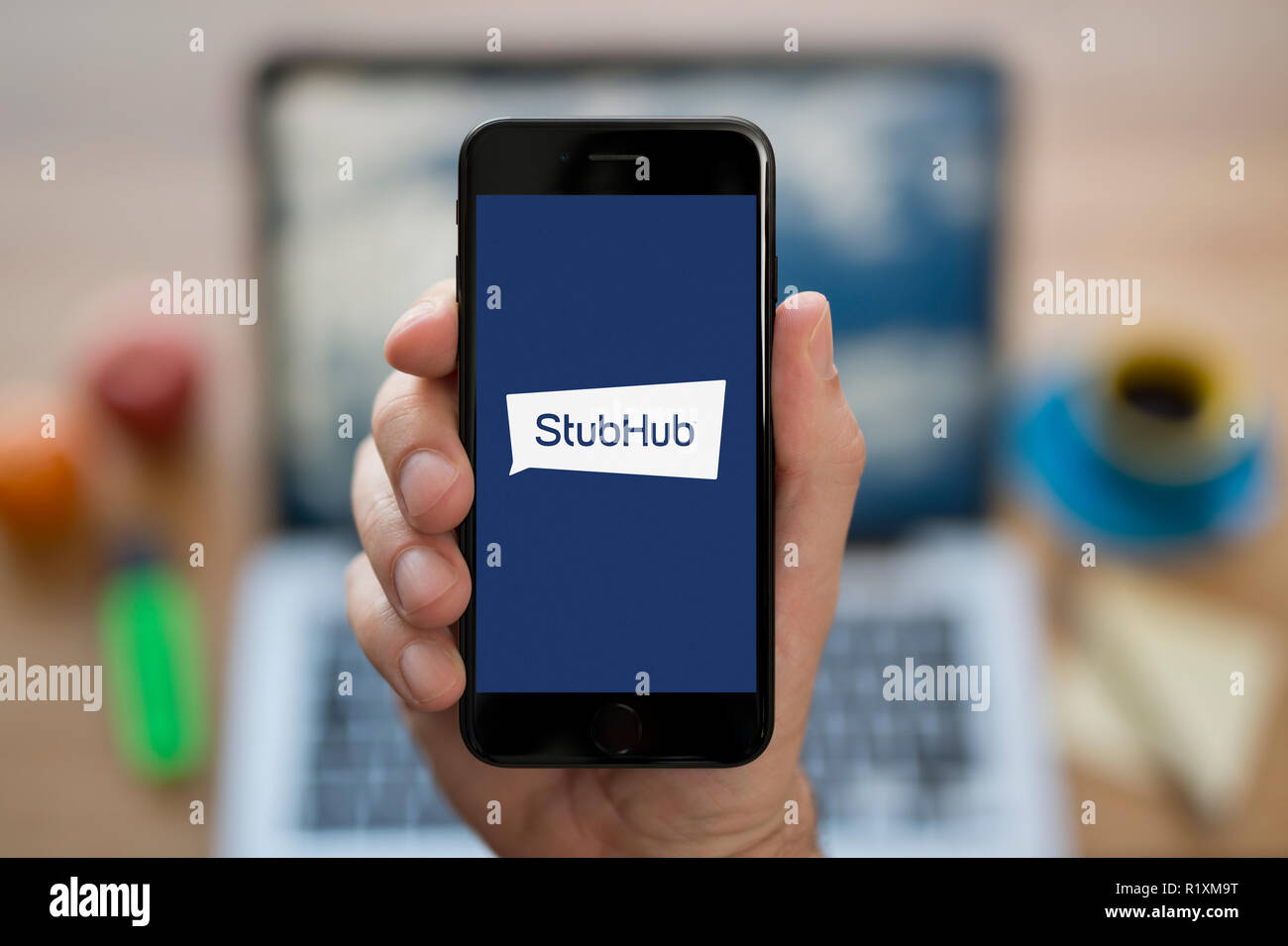 Stub hub computer hi-res stock photography and images - Alamy