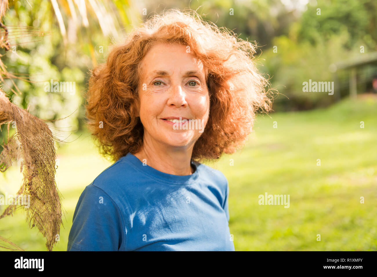 Older woman outside hi-res stock photography and images - Alamy