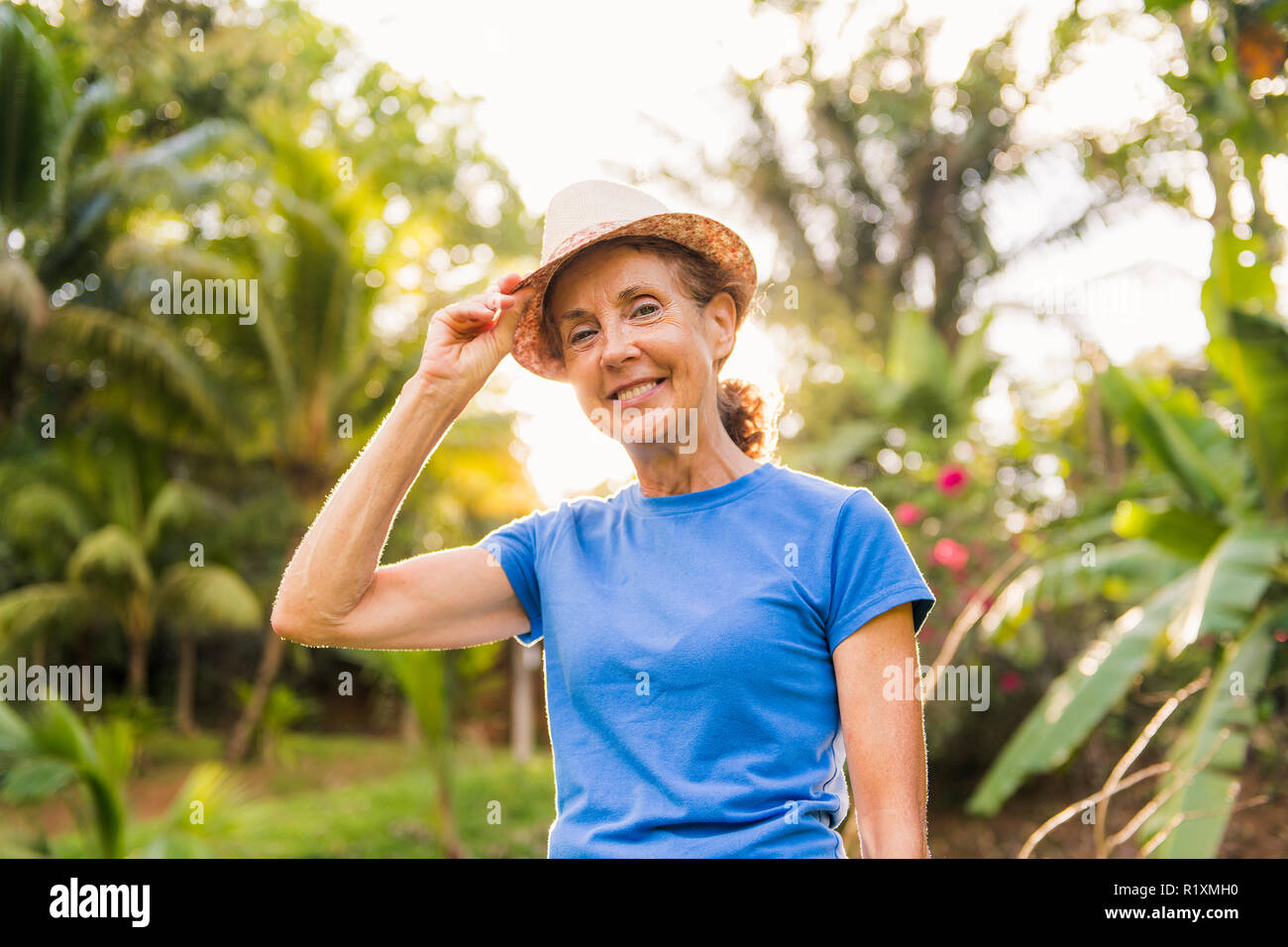 Older woman outside hi-res stock photography and images - Alamy
