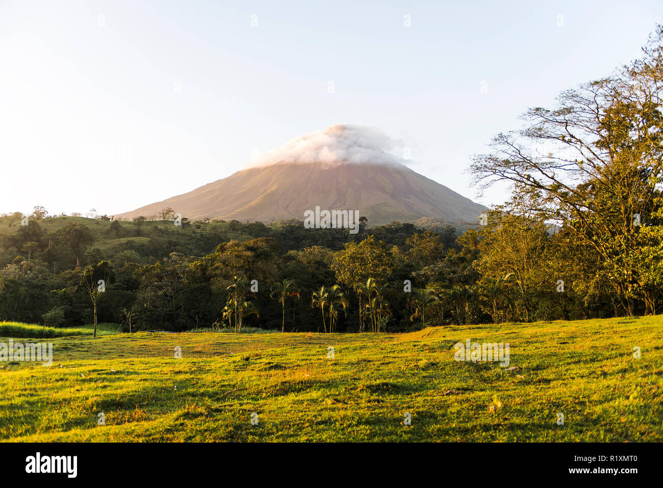 Volcano arenal sunrise hi-res stock photography and images - Alamy