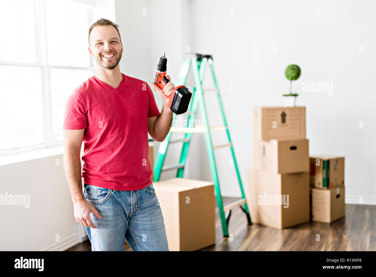 Men working from ladder hi-res stock photography and images - Alamy