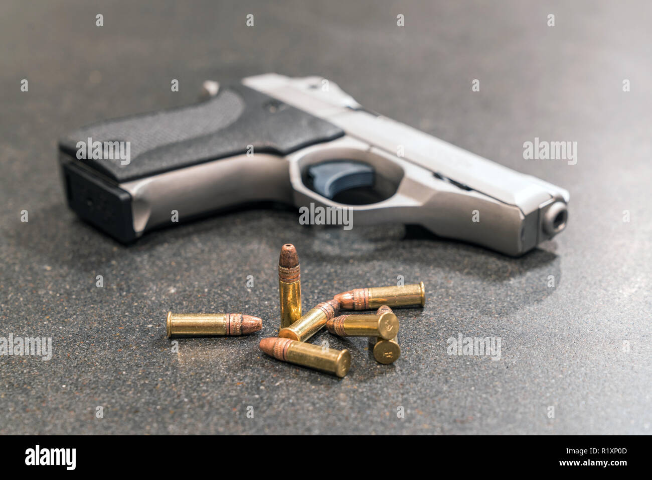 Hand loaded bullets hi-res stock photography and images - Alamy