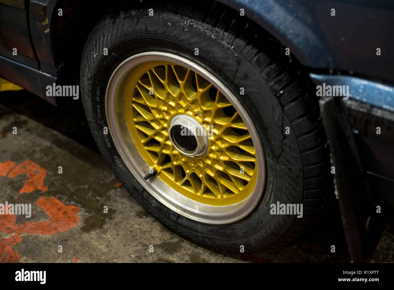 Polished gold metal wheel hi-res stock photography and images - Alamy