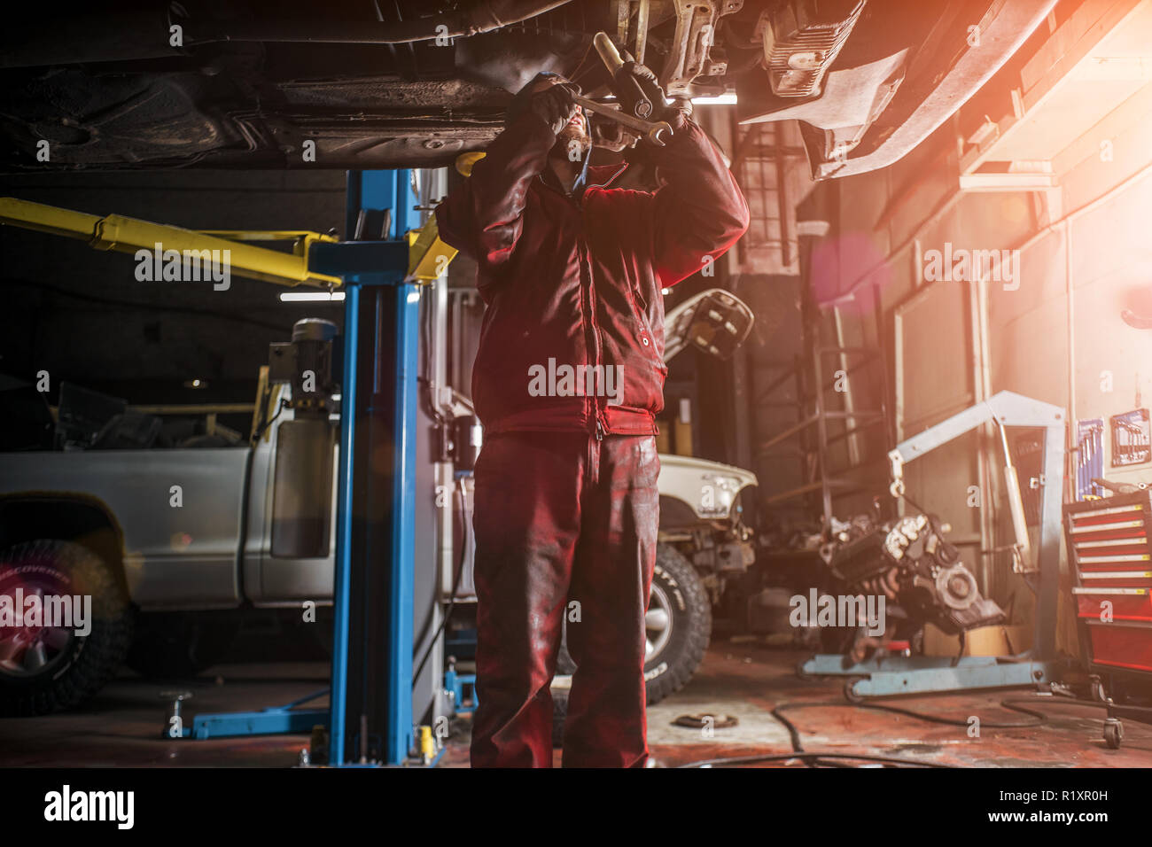 Interior workshop automotive repairing hi-res stock photography and ...