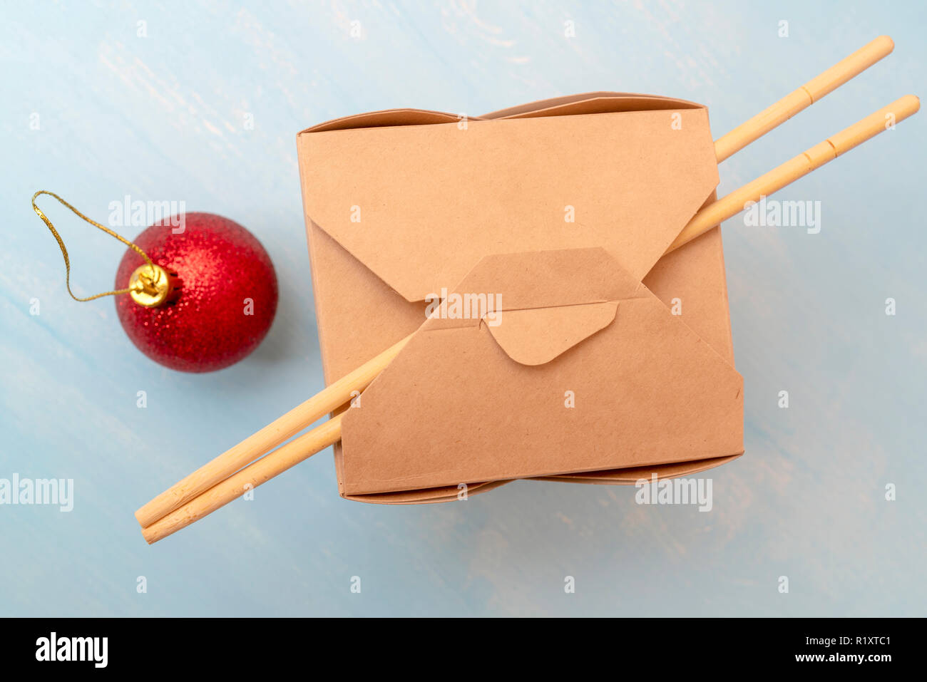 Closed WOK paper packaging boxes. For Asian fast foods Stock Photo - Alamy