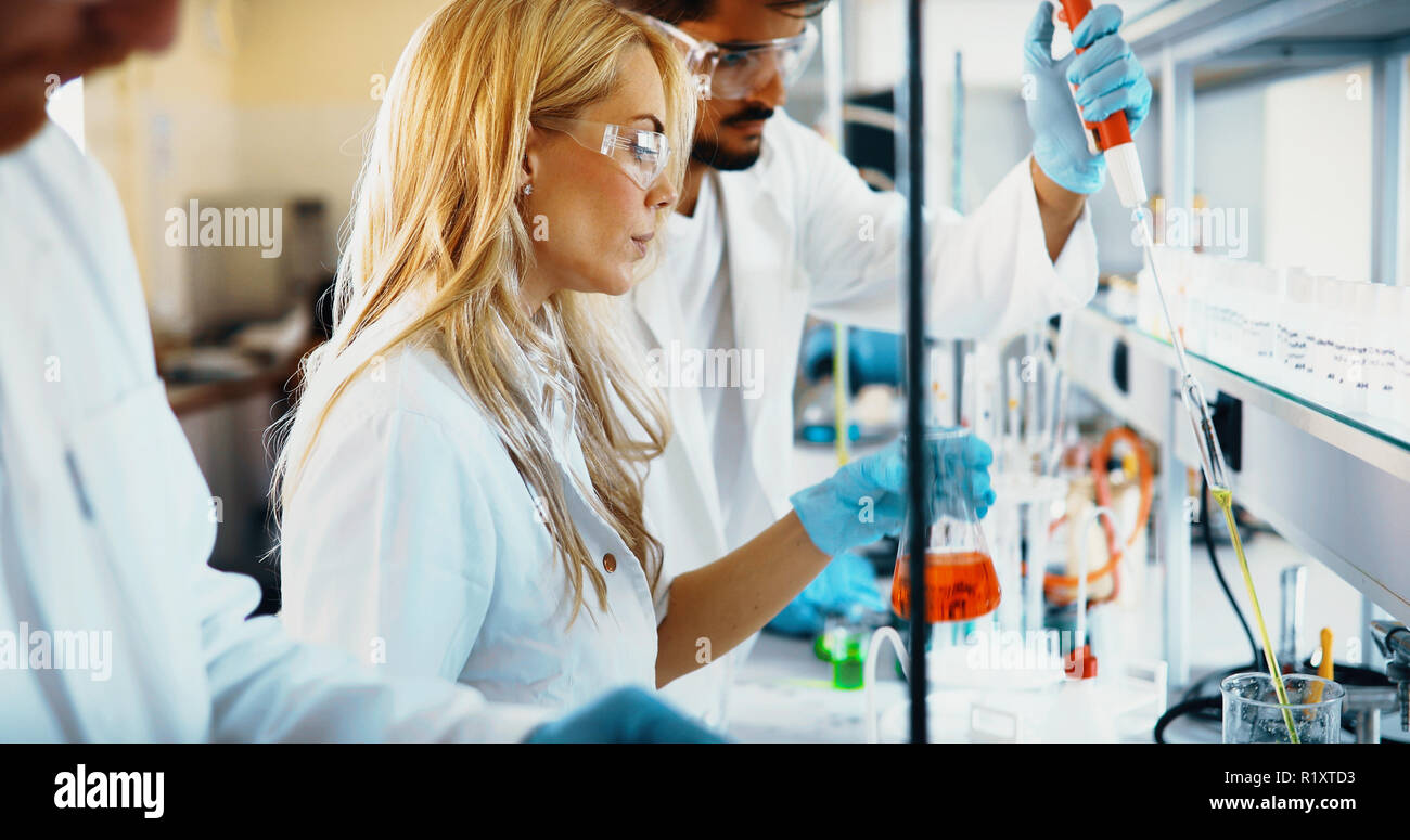 Group of chemistry students working in laboratory Stock Photo - Alamy