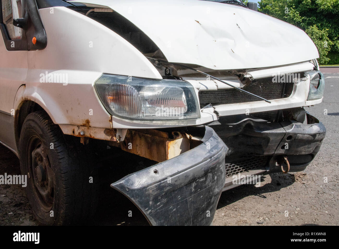 Smashed van hi-res stock photography and images - Alamy