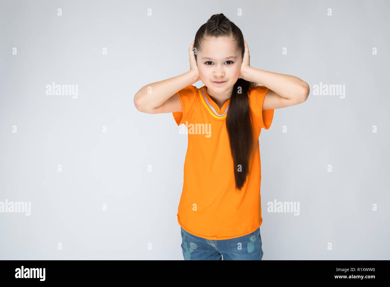 Child with hands over ears hi-res stock photography and images - Alamy