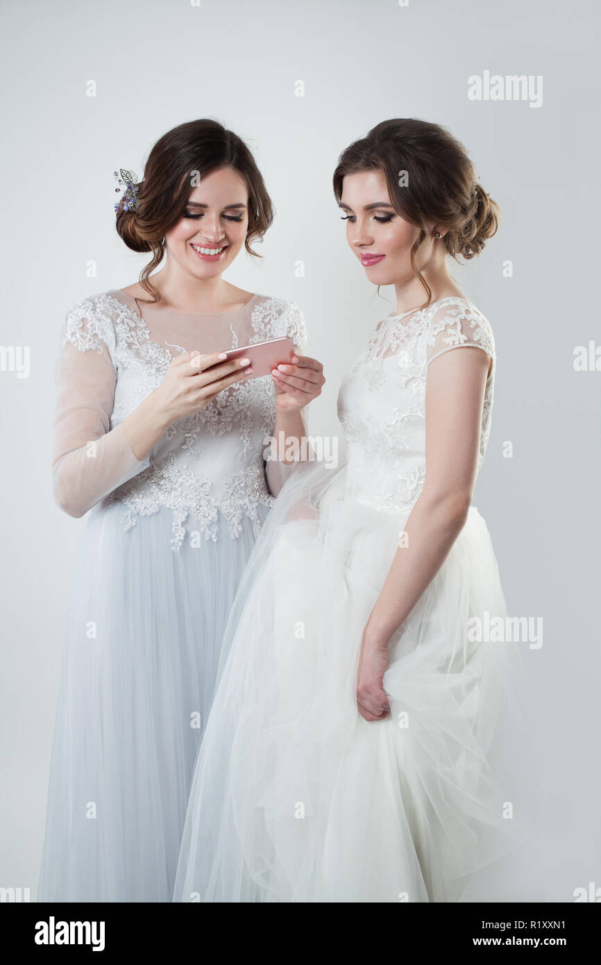Glamorous bride with cell phone Stock Photo - Alamy