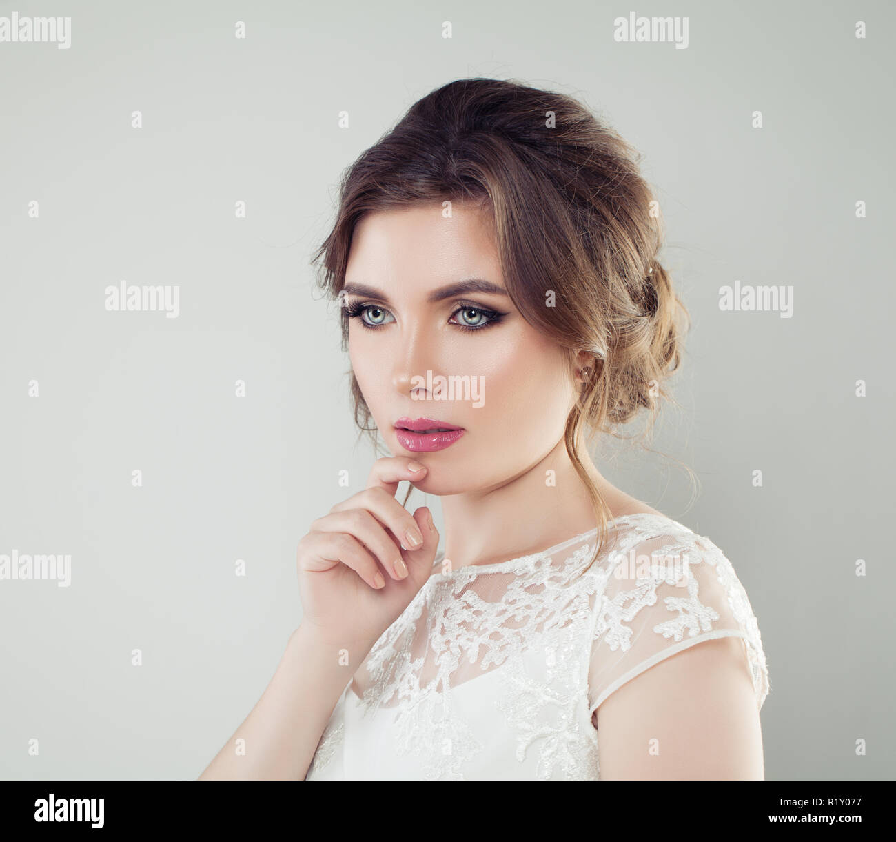 Young perfect woman. Beautiful bride girl with makeup and bridal ...