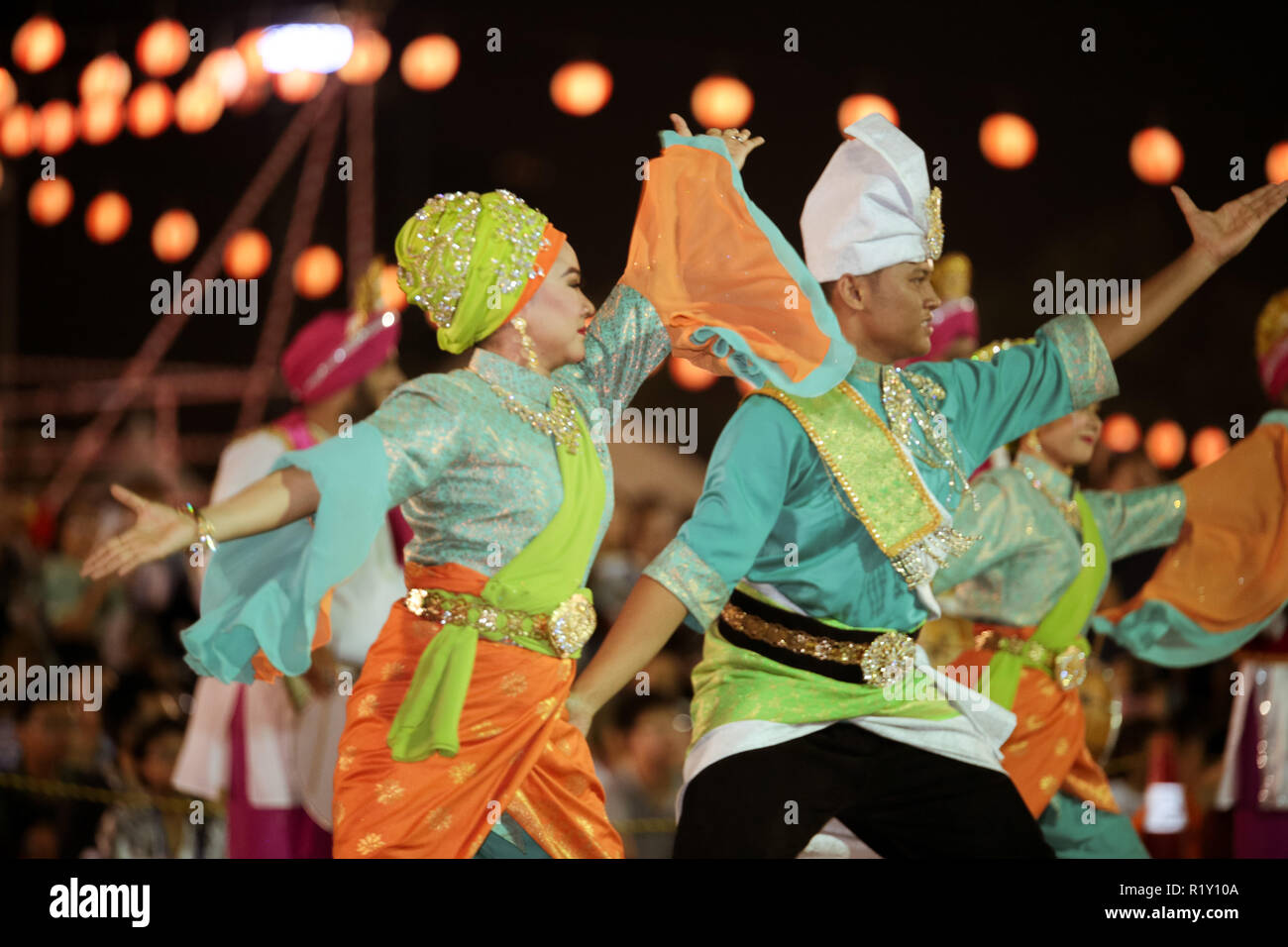 Traditional malay attire hi-res stock photography and images - Alamy