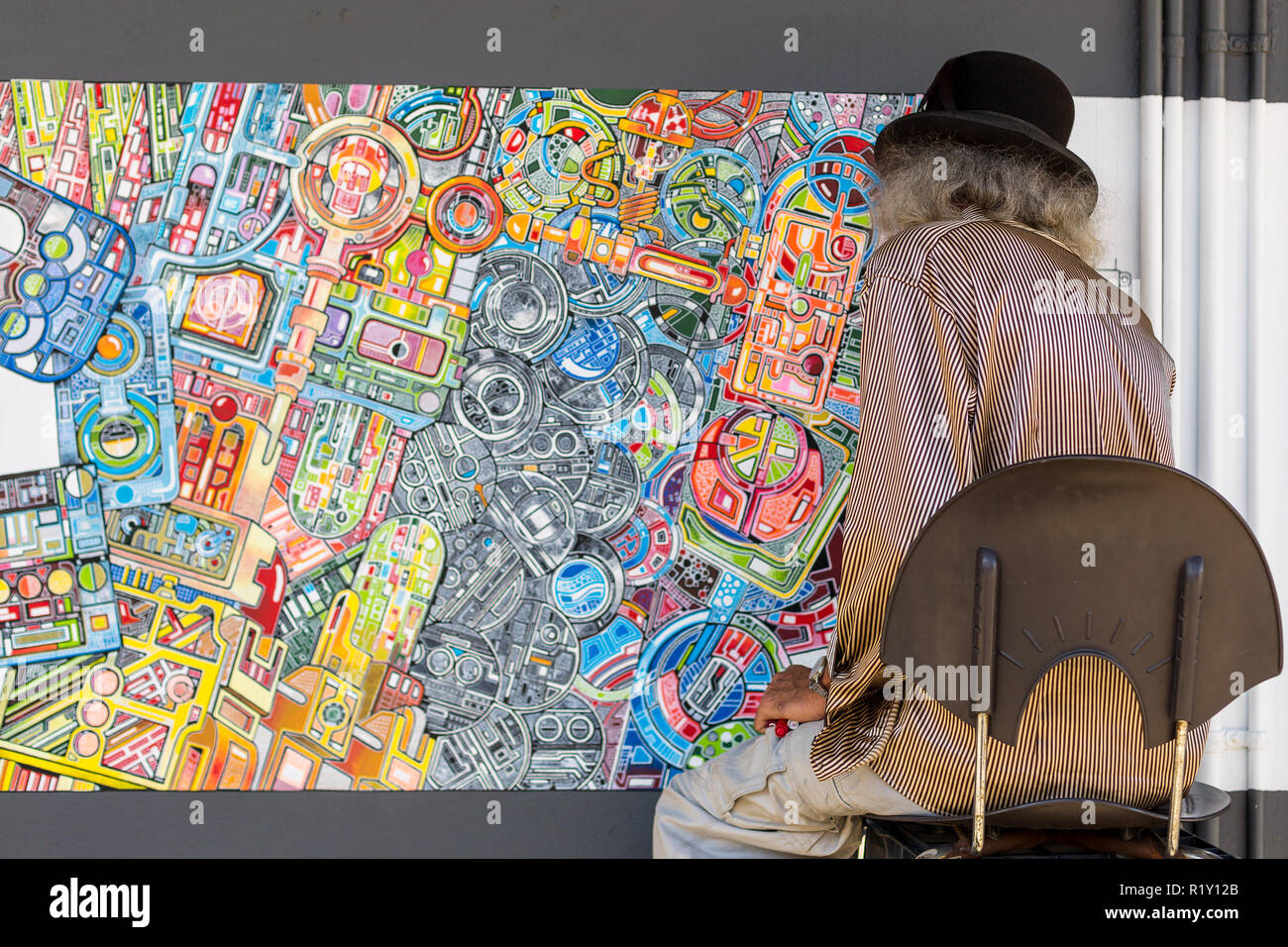 Original street artist hi-res stock photography and images - Alamy