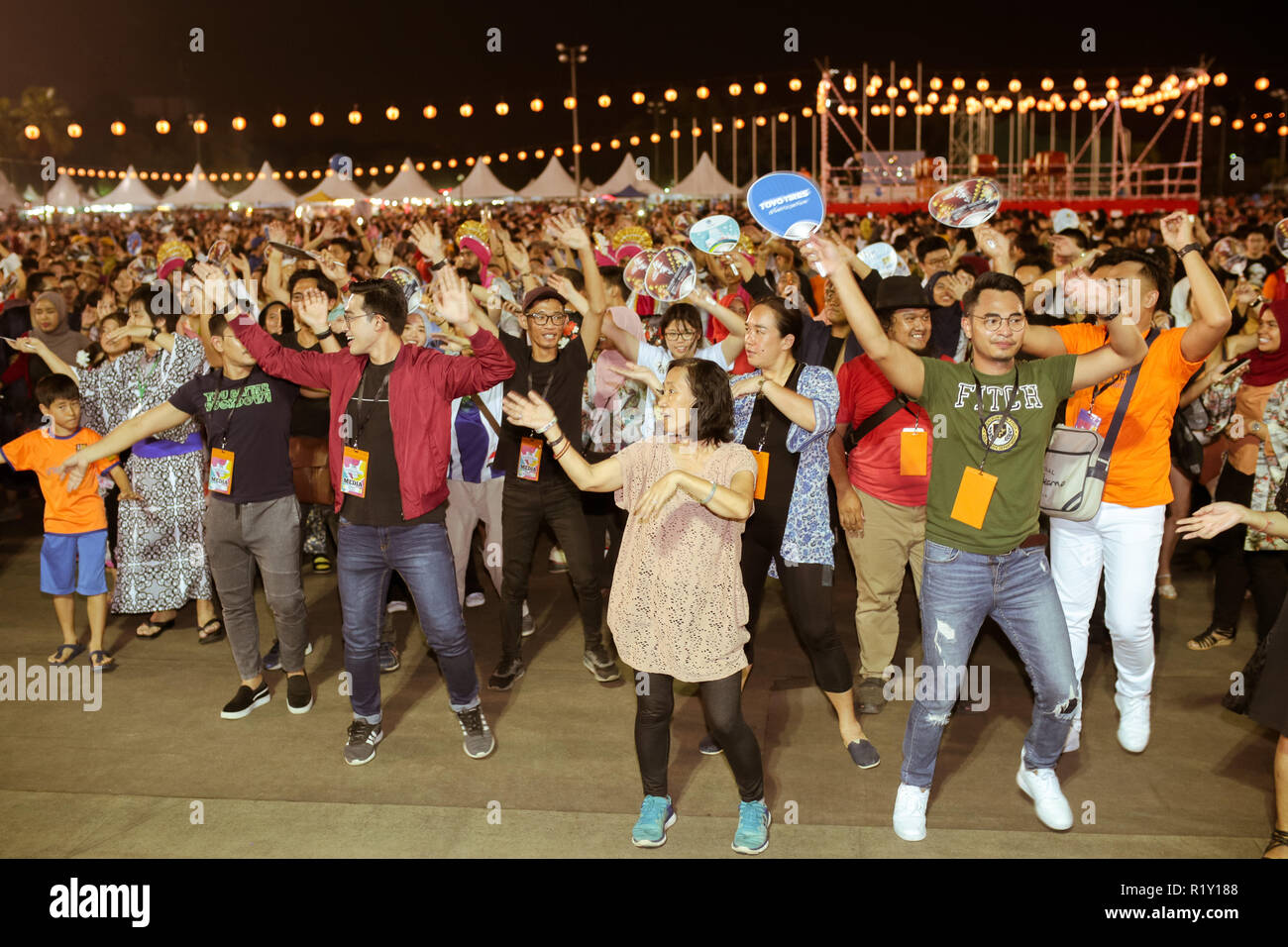 Woman dancing bon odori hi-res stock photography and images - Alamy