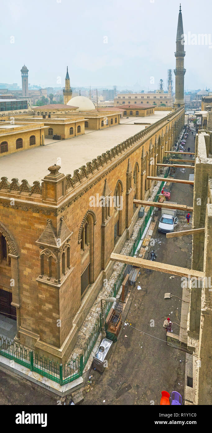 The side wall of Al-Hussain mosque, notable landmark of Islamic Cairo ...