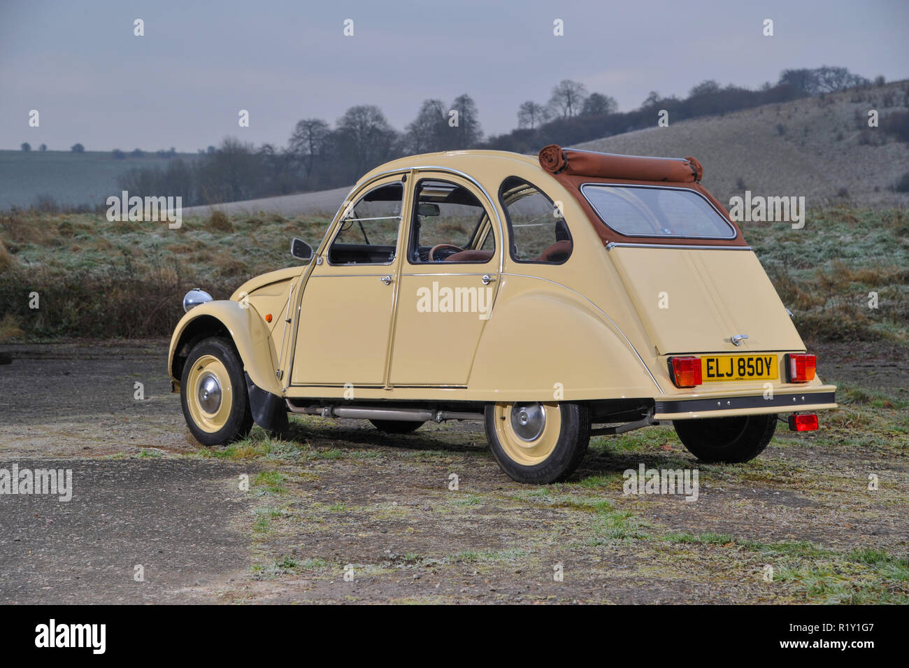 1983 Citroen 2CV classic French car Stock Photo - Alamy