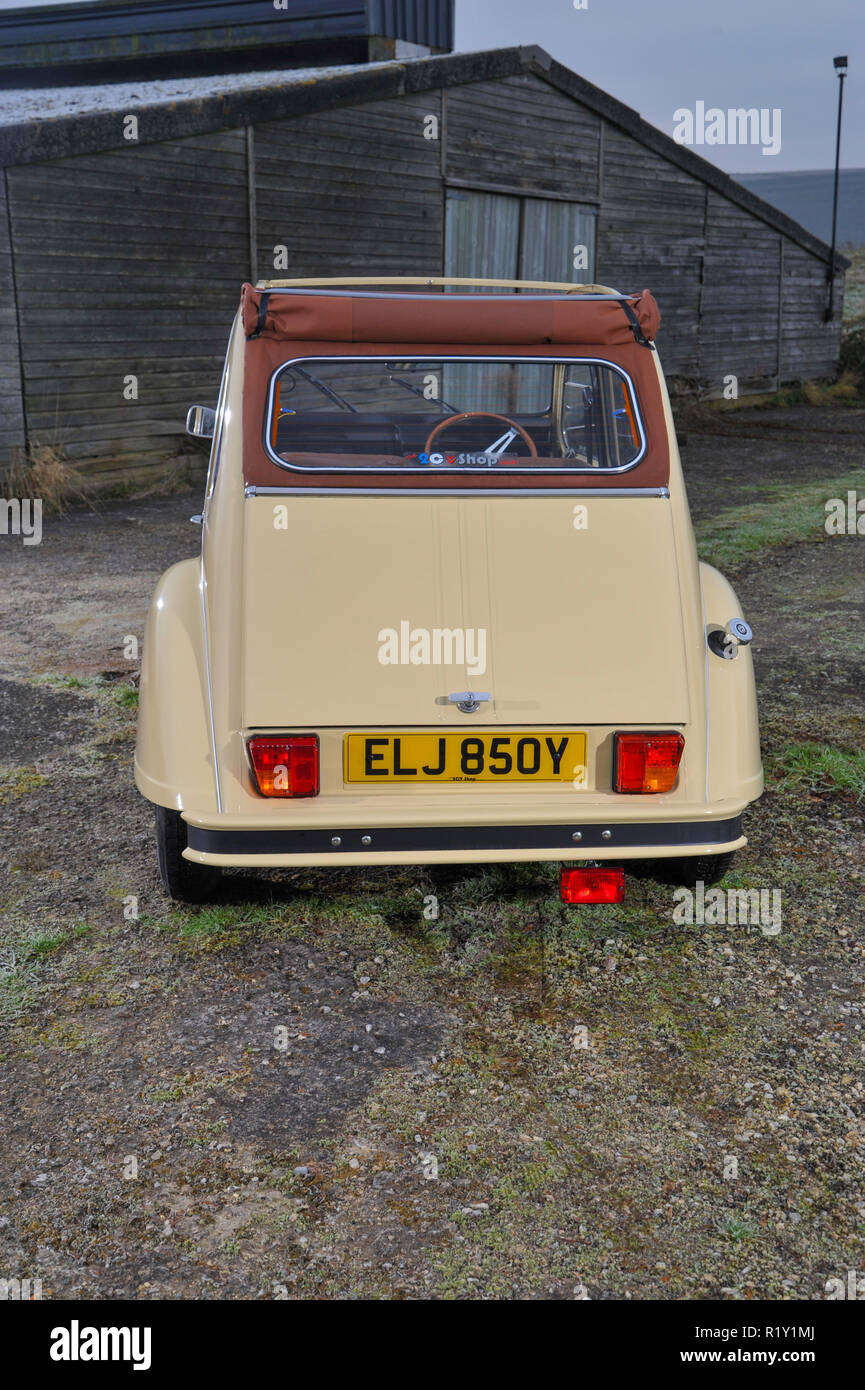 1983 Citroen 2CV classic French car Stock Photo - Alamy 1983 Citroen 2CV classic French car Stock Photo - Alamy