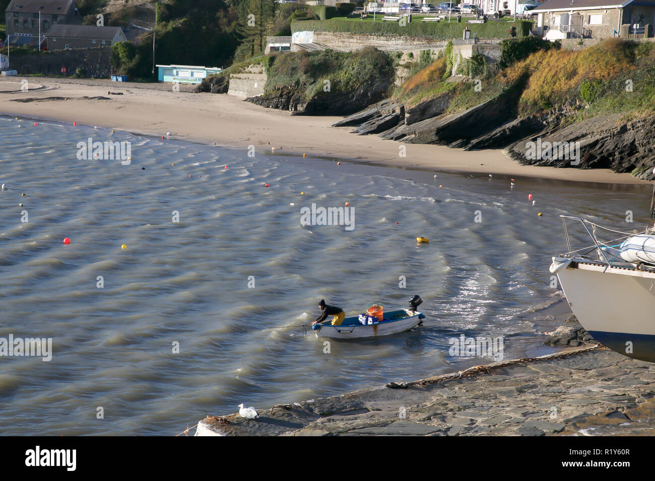 New Quay, UK. 15th Nov, 2018. Sunny with strong winds in New Quay ...