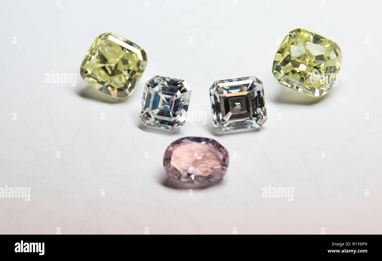 Moscow, Russia. 14th Nov, 2018. Polished diamonds on display in an ...