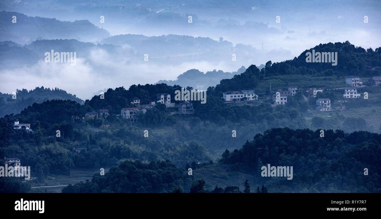 Chongqing, Chongqing, China. 15th Nov, 2018. Chongqing, CHINA-Scenery ...