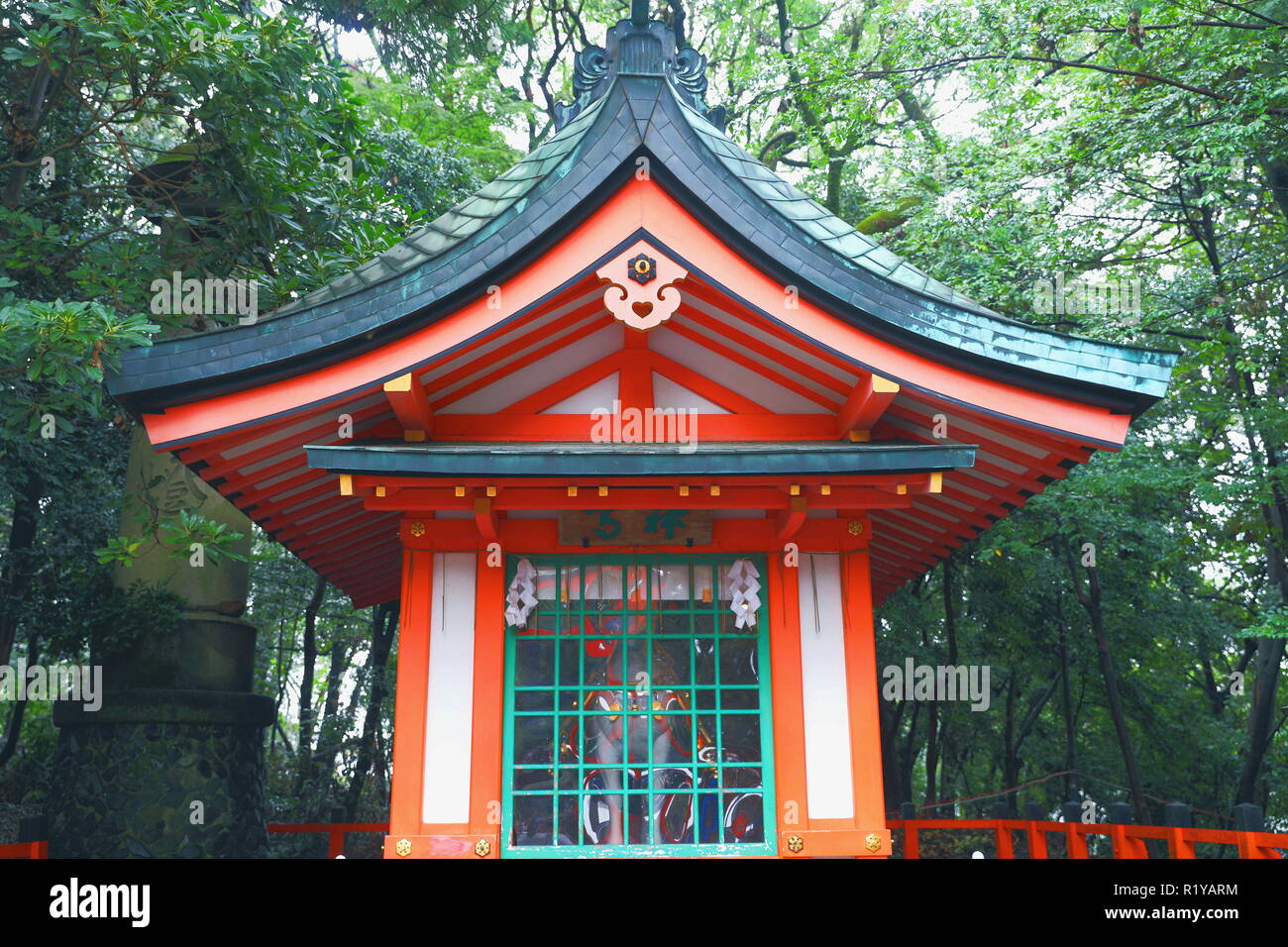 Nara, Nara, China. 15th Nov, 2018. Kasuga Grand Shrine is a Shinto ...