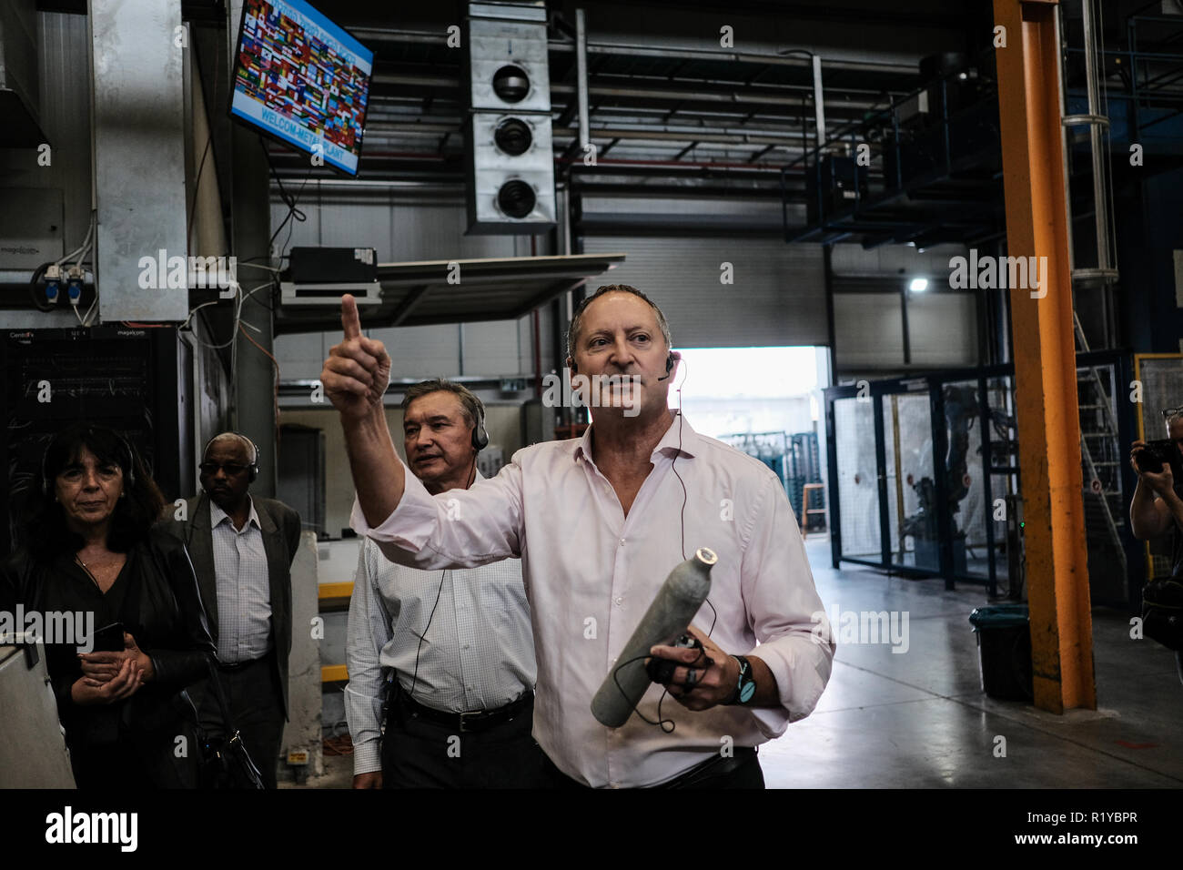 Rahat, Israel. 15th November, 2018. DANIEL BIRNBAUM (light pink shirt ...