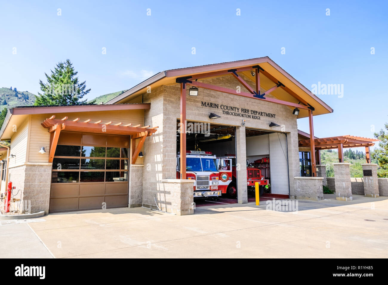 Fire Station Bay Stock Photos & Fire Station Bay Stock Images - Alamy
