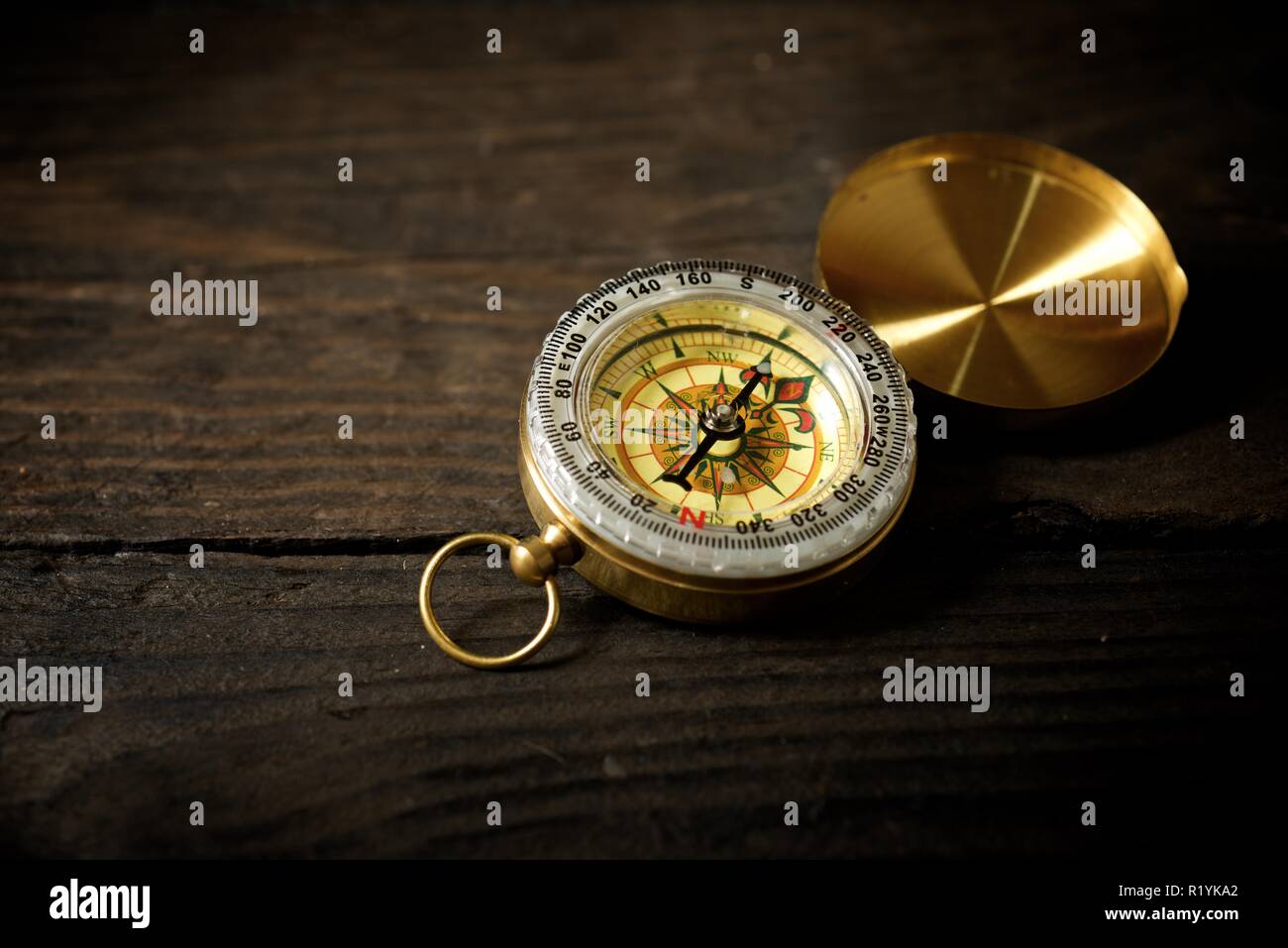Vintage compass on a wood table Stock Photo - Alamy