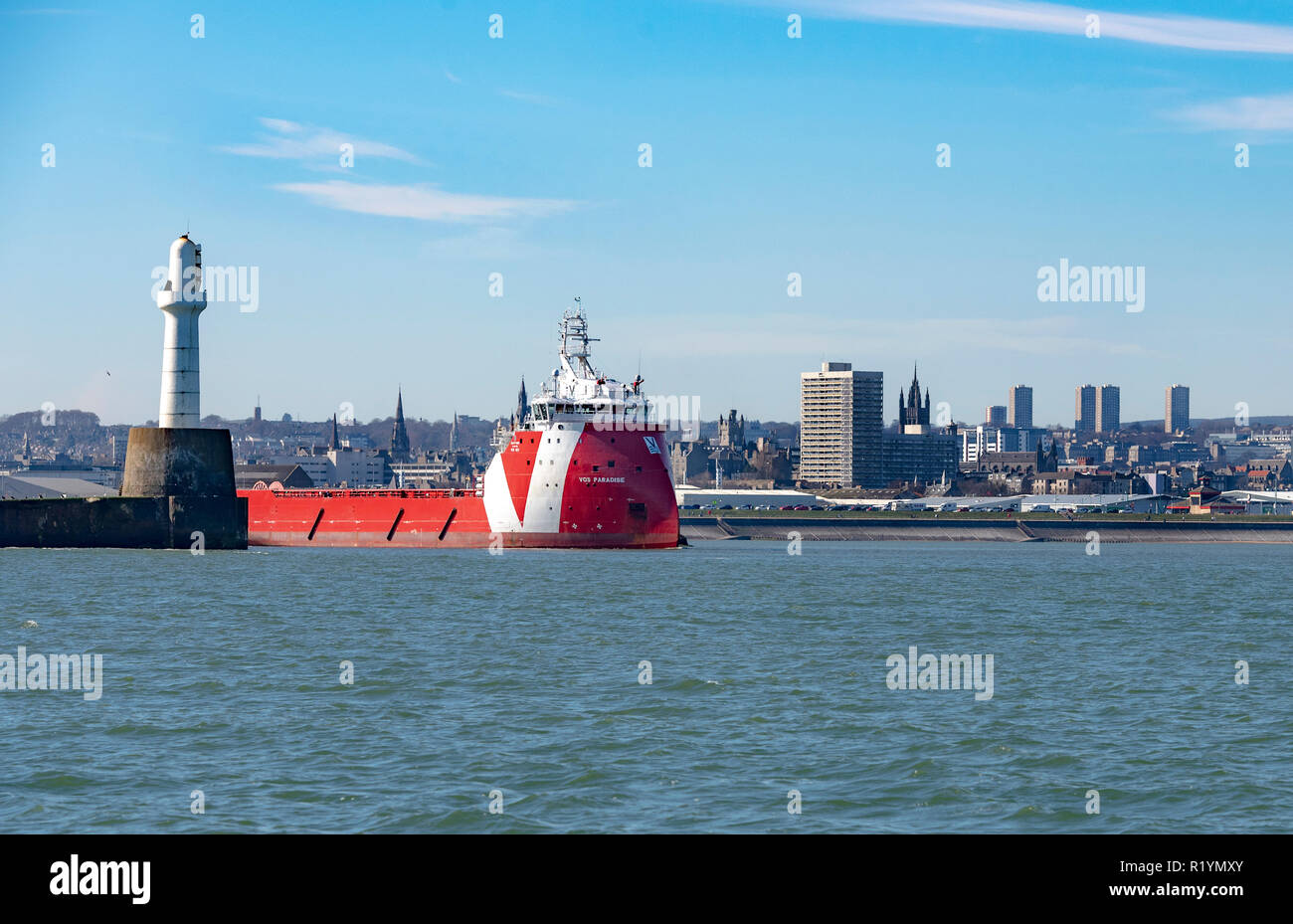 Aberdeen oil rigs hi-res stock photography and images - Alamy