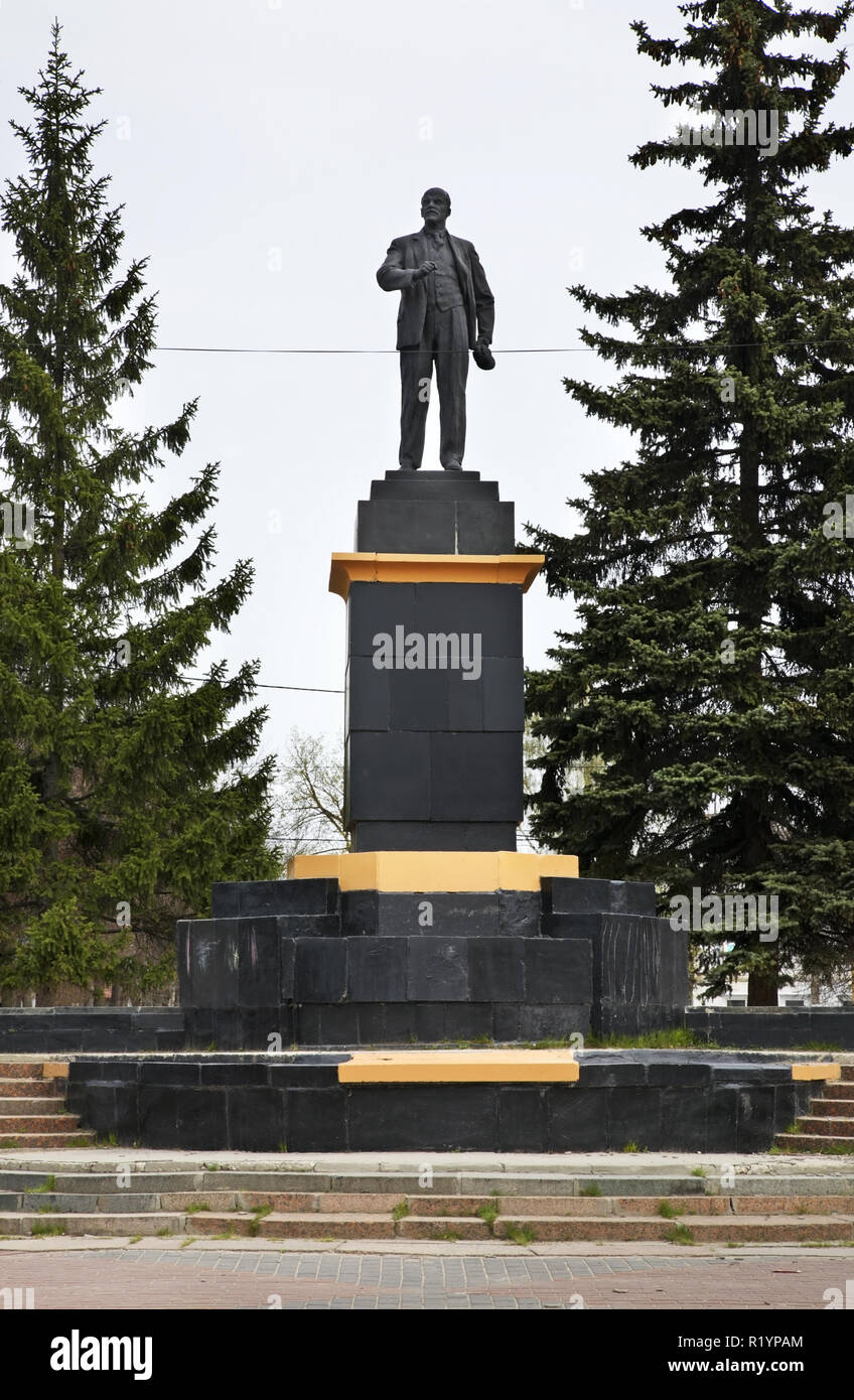 Tree lenin monument hi-res stock photography and images - Alamy