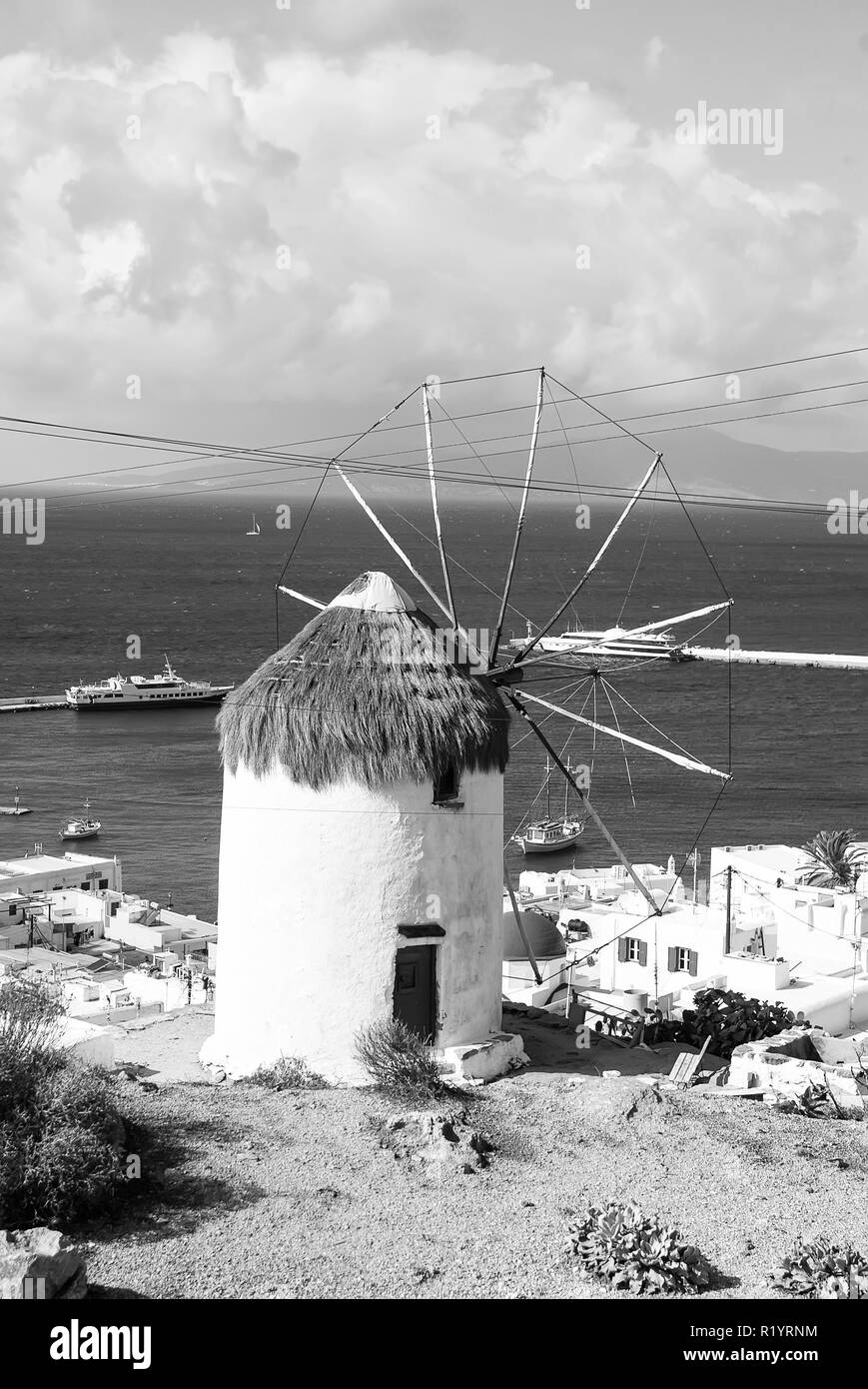 Structure color on roof Black and White Stock Photos & Images - Alamy