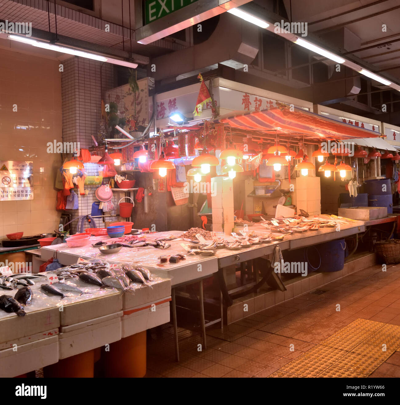 Fish monger in wet market, Sai Ying Pun, Western District, Hong Kong ...