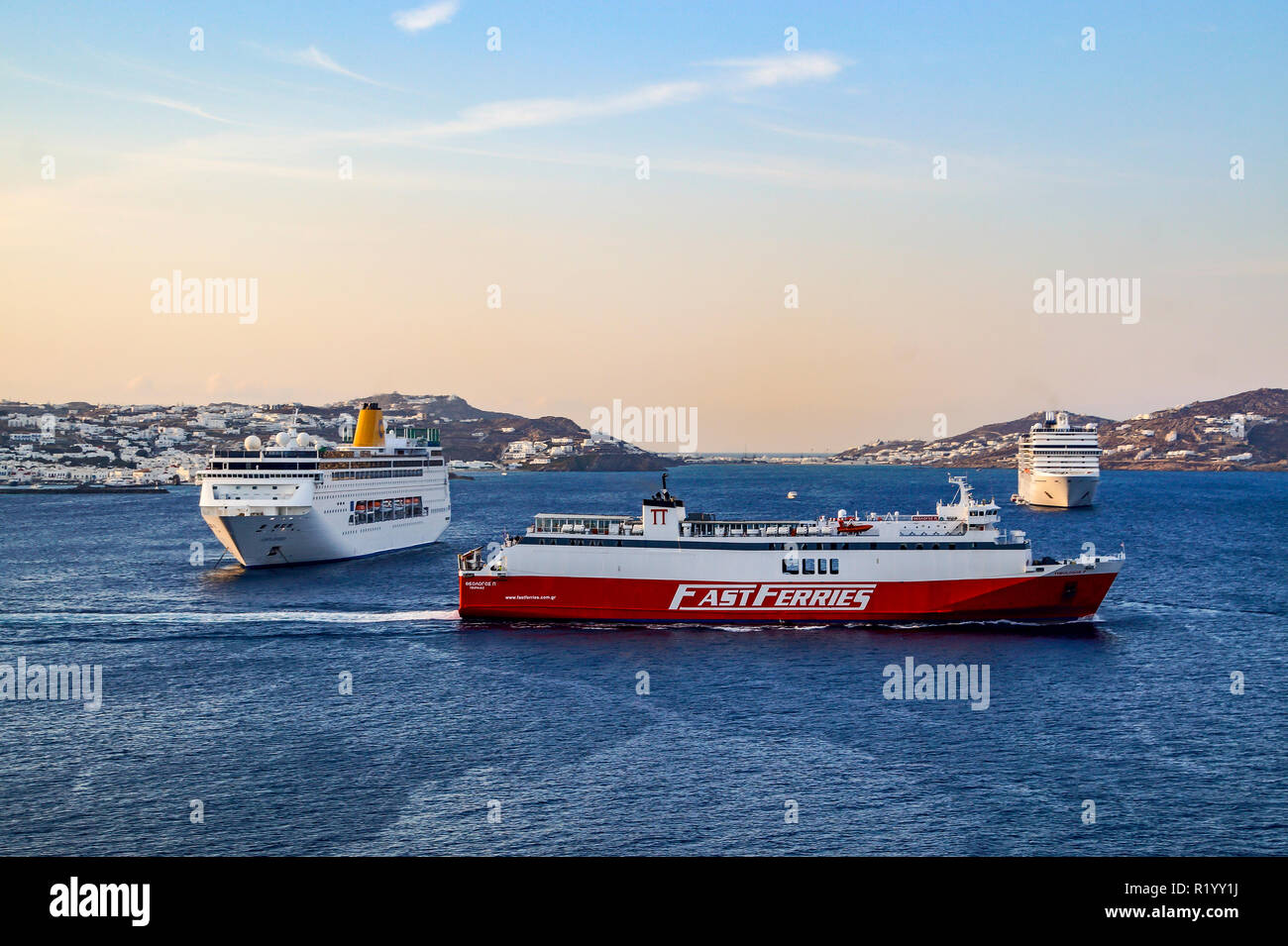 Fast ships hi-res stock photography and images - Alamy