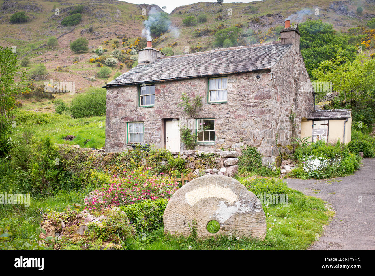 Chimney smoke cottage hi-res stock photography and images - Alamy