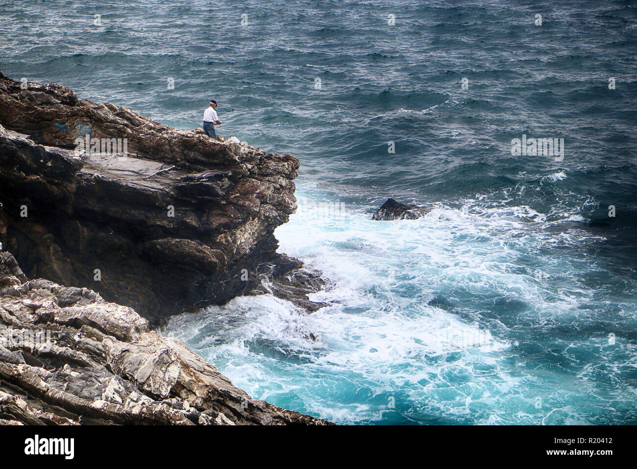 Man breaking rocks hi-res stock photography and images - Alamy