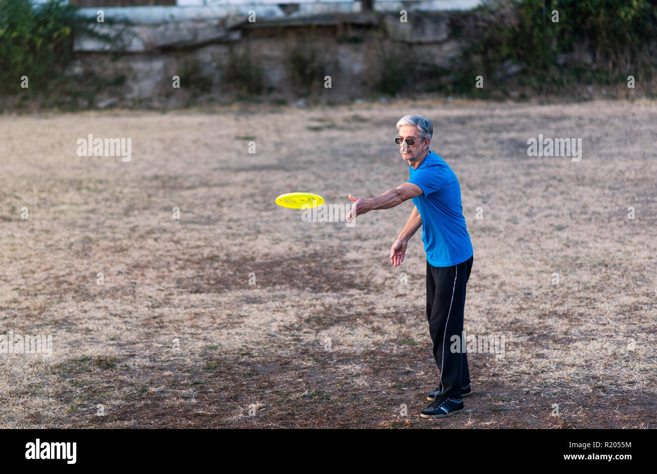 Senior man playing frisbee in the park outdoors Stock Photo - Alamy