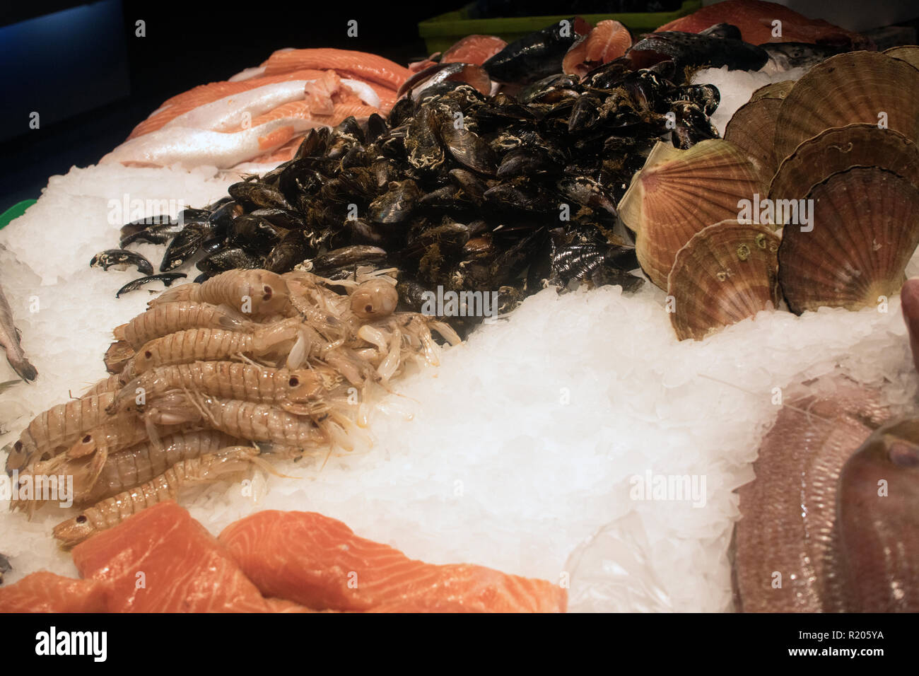 Seafood display in open air Barcelona market Stock Photo - Alamy