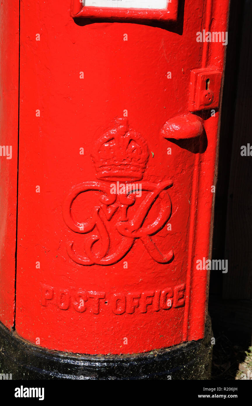 Gr post box hi-res stock photography and images - Alamy